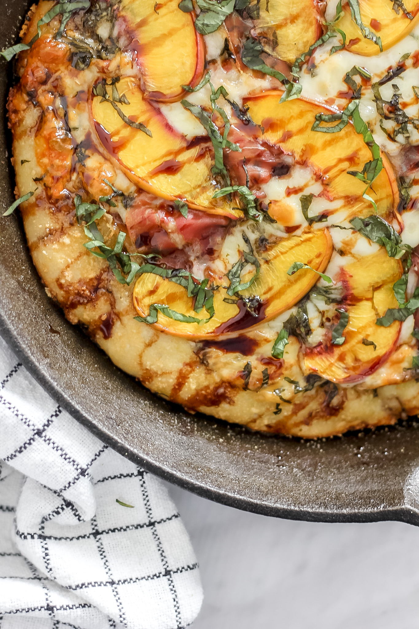Summer Peach and Prosciutto Pizza with Balsamic Glaze Drizzle - The ...
